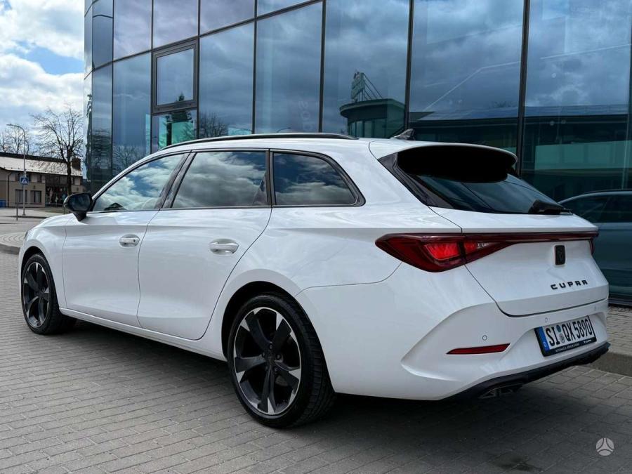 White Cupra Leon 2024 in Utena, with an engine capacity of 1.97 L and mileage of 61 thousand km for 18600 €, photo 6 on AUTOMOTO.COM.LV