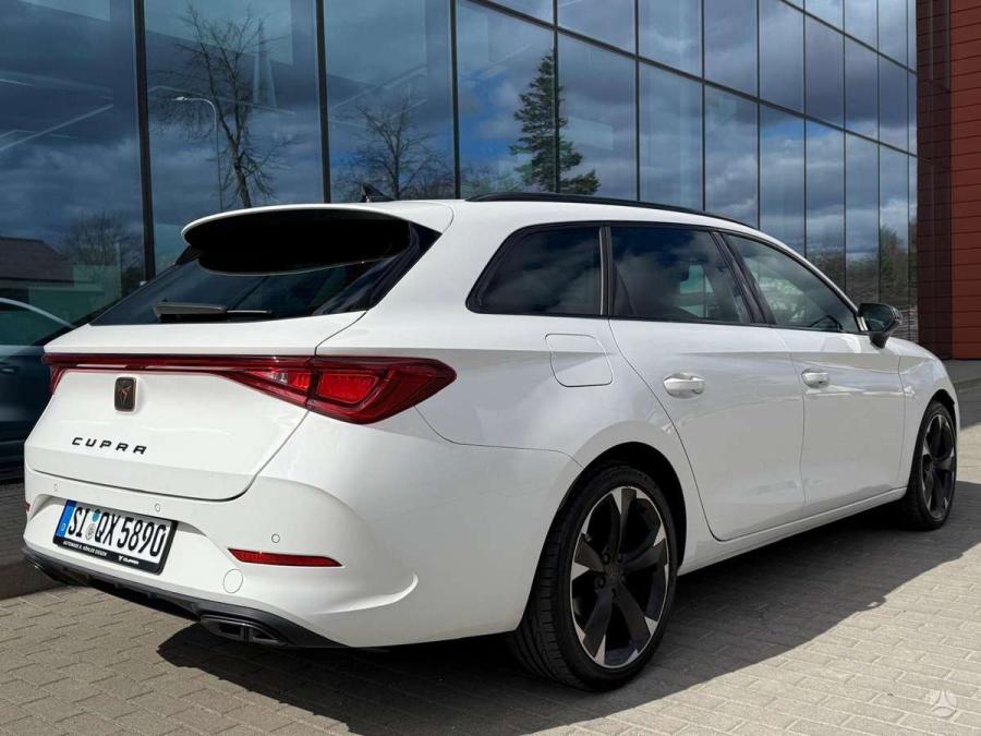 White Cupra Leon 2024 in Utena, with an engine capacity of 1.97 L and mileage of 61 thousand km for 18600 €, photo 7 on AUTOMOTO.COM.LV