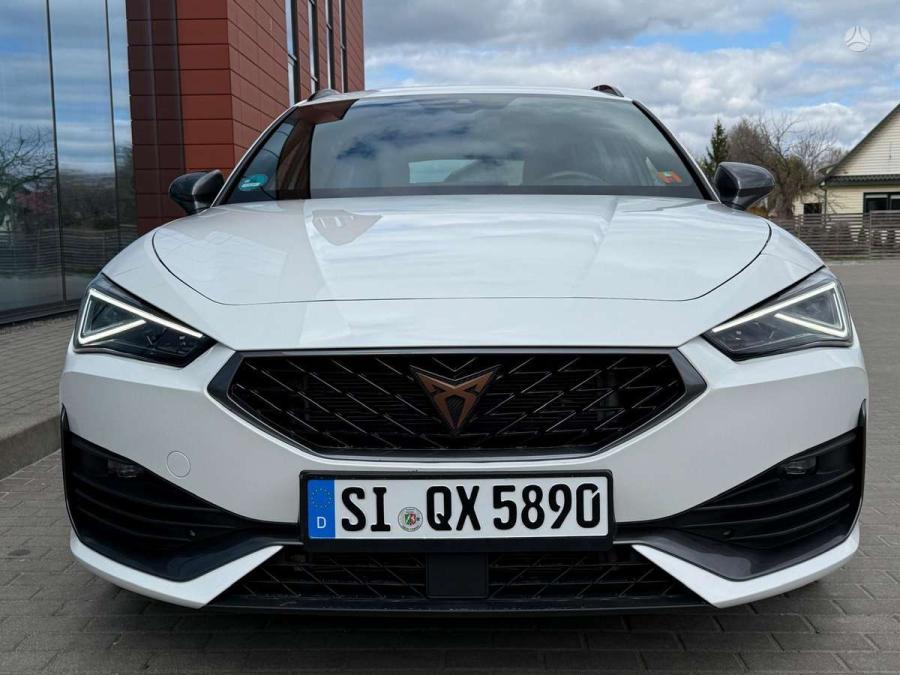 White Cupra Leon 2024 in Utena, with an engine capacity of 1.97 L and mileage of 61 thousand km for 18600 €, photo 10 on AUTOMOTO.COM.LV