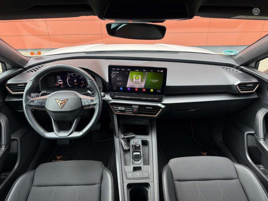 White Cupra Leon 2024 in Utena, with an engine capacity of 1.97 L and mileage of 61 thousand km for 18600 €, photo 13 on AUTOMOTO.COM.LV