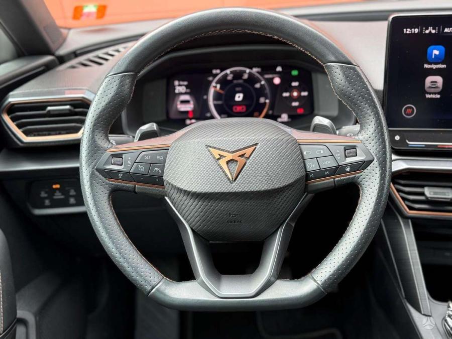 White Cupra Leon 2024 in Utena, with an engine capacity of 1.97 L and mileage of 61 thousand km for 18600 €, photo 14 on AUTOMOTO.COM.LV