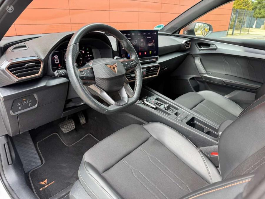 White Cupra Leon 2024 in Utena, with an engine capacity of 1.97 L and mileage of 61 thousand km for 18600 €, photo 20 on AUTOMOTO.COM.LV