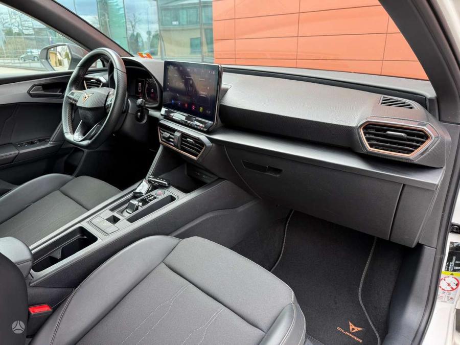 White Cupra Leon 2024 in Utena, with an engine capacity of 1.97 L and mileage of 61 thousand km for 18600 €, photo 21 on AUTOMOTO.COM.LV