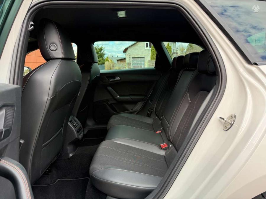 White Cupra Leon 2024 in Utena, with an engine capacity of 1.97 L and mileage of 61 thousand km for 18600 €, photo 23 on AUTOMOTO.COM.LV