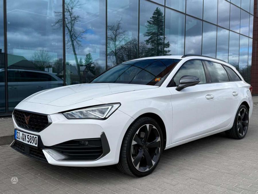 White Cupra Leon 2024 in Utena, with an engine capacity of 1.97 L and mileage of 61 thousand km for 18990 €, photo 4 on AUTOMOTO.COM.LV