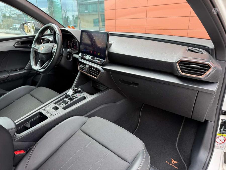 White Cupra Leon 2024 in Utena, with an engine capacity of 1.97 L and mileage of 61 thousand km for 18990 €, photo 20 on AUTOMOTO.COM.LV