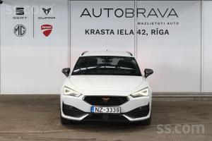 White Cupra Leon 2024 in Riga, with an engine capacity of 1.50 L and mileage of 50 thousand km for 23990 €, photo 3 on AUTOMOTO.COM.LV