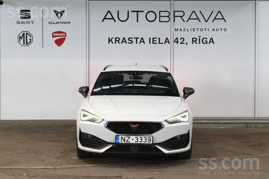 White Cupra Leon 2024 in Riga, with an engine capacity of 1.50 L and mileage of 50 thousand km for 23990 €, photo 3 on AUTOMOTO.COM.LV