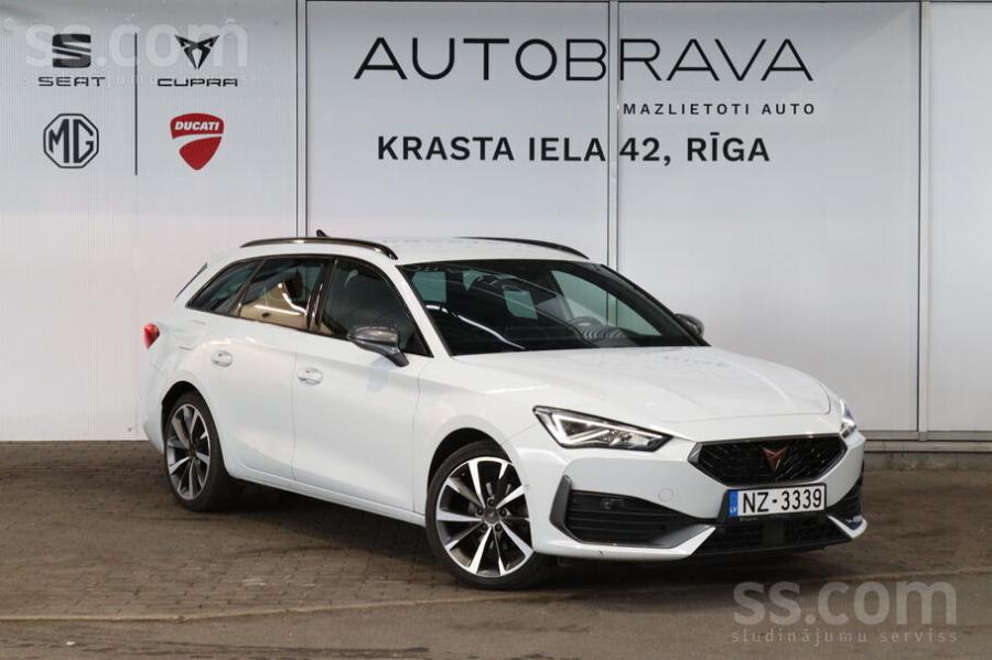 White Cupra Leon 2024 in Riga, with an engine capacity of 1.50 L and mileage of 50 thousand km for 23990 €, photo 4 on AUTOMOTO.COM.LV