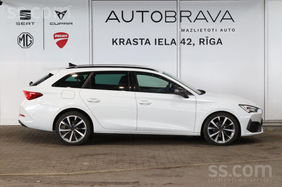 White Cupra Leon 2024 in Riga, with an engine capacity of 1.50 L and mileage of 50 thousand km for 23990 €, photo 6 on AUTOMOTO.COM.LV