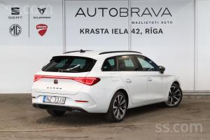 White Cupra Leon 2024 in Riga, with an engine capacity of 1.50 L and mileage of 50 thousand km for 23990 €, photo 7 on AUTOMOTO.COM.LV