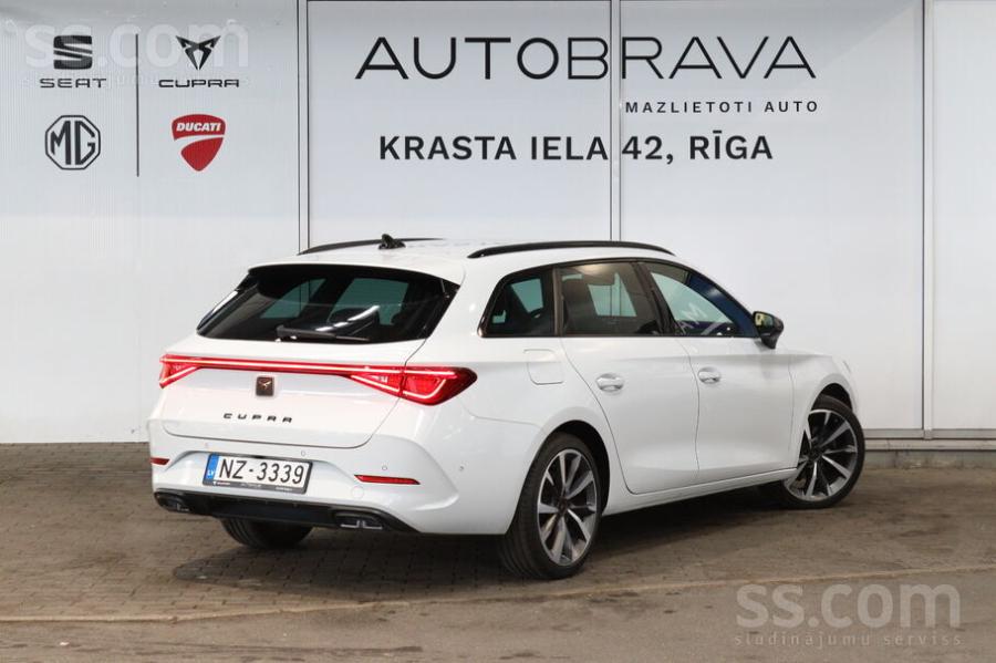 White Cupra Leon 2024 in Riga, with an engine capacity of 1.50 L and mileage of 50 thousand km for 23990 €, photo 7 on AUTOMOTO.COM.LV