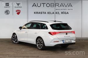 White Cupra Leon 2024 in Riga, with an engine capacity of 1.50 L and mileage of 50 thousand km for 23990 €, photo 9 on AUTOMOTO.COM.LV