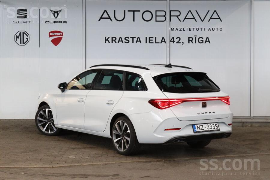 White Cupra Leon 2024 in Riga, with an engine capacity of 1.50 L and mileage of 50 thousand km for 23990 €, photo 9 on AUTOMOTO.COM.LV