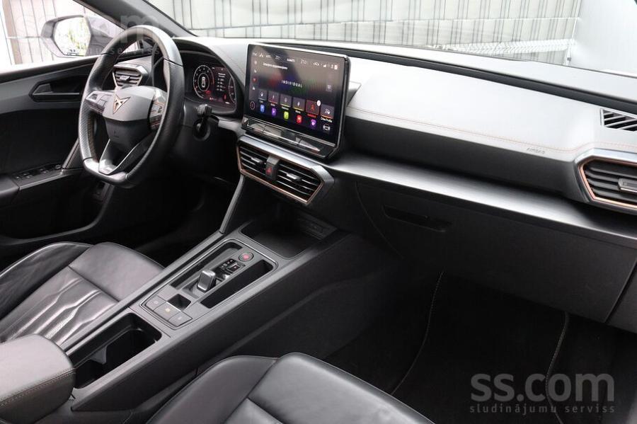 White Cupra Leon 2024 in Riga, with an engine capacity of 1.50 L and mileage of 50 thousand km for 23990 €, photo 31 on AUTOMOTO.COM.LV