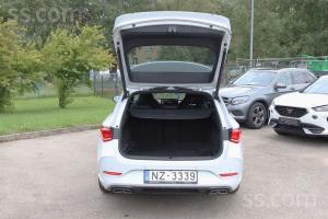 White Cupra Leon 2024 in Riga, with an engine capacity of 1.50 L and mileage of 50 thousand km for 23990 €, photo 33 on AUTOMOTO.COM.LV