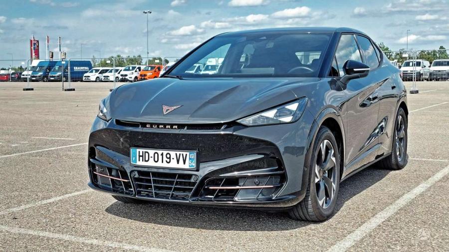 Pelēks Cupra Tavascan 2025 Viļņa, ar dzinēja tilpumu 0.00 L un nobraukumu 8 tūkst. km par 40700 €, foto 3 vietnē AUTOMOTO.COM.LV