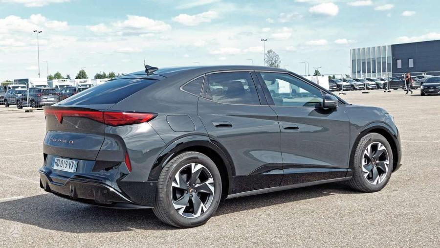 Pelēks Cupra Tavascan 2025 Viļņa, ar dzinēja tilpumu 0.00 L un nobraukumu 8 tūkst. km par 40700 €, foto 8 vietnē AUTOMOTO.COM.LV