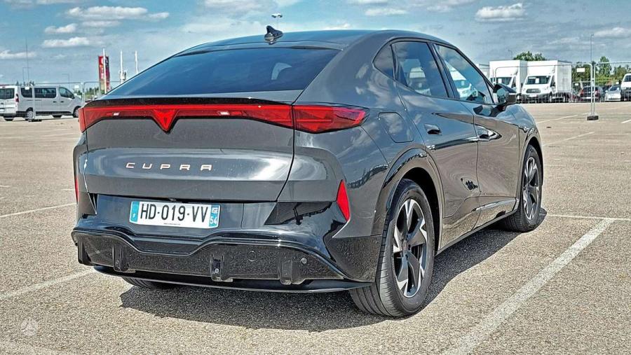 Pelēks Cupra Tavascan 2025 Viļņa, ar dzinēja tilpumu 0.00 L un nobraukumu 8 tūkst. km par 40700 €, foto 9 vietnē AUTOMOTO.COM.LV