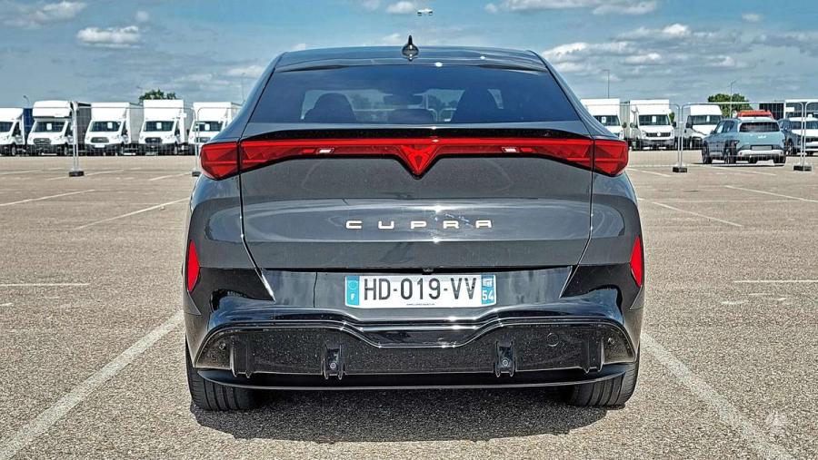 Pelēks Cupra Tavascan 2025 Viļņa, ar dzinēja tilpumu 0.00 L un nobraukumu 8 tūkst. km par 40700 €, foto 10 vietnē AUTOMOTO.COM.LV