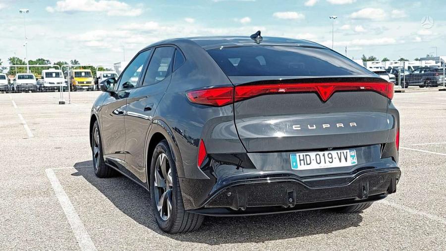 Pelēks Cupra Tavascan 2025 Viļņa, ar dzinēja tilpumu 0.00 L un nobraukumu 8 tūkst. km par 40700 €, foto 11 vietnē AUTOMOTO.COM.LV