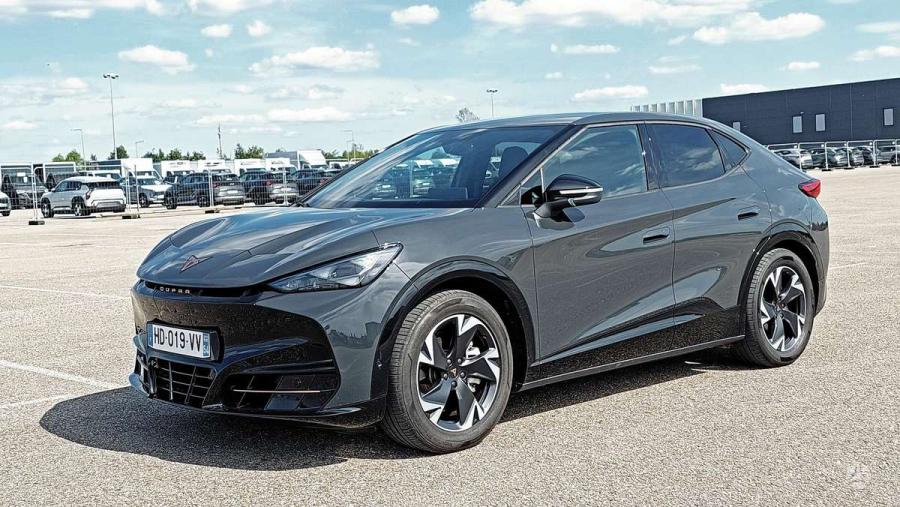 Pelēks Cupra Tavascan 2025 Viļņa, ar dzinēja tilpumu 0.00 L un nobraukumu 8 tūkst. km par 40700 €, foto 14 vietnē AUTOMOTO.COM.LV