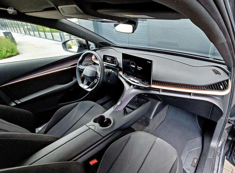 Pelēks Cupra Tavascan 2025 Viļņa, ar dzinēja tilpumu 0.00 L un nobraukumu 8 tūkst. km par 40700 €, foto 22 vietnē AUTOMOTO.COM.LV