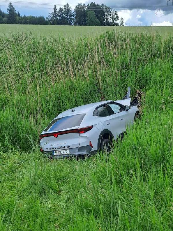 Pelēks Cupra Tavascan 2026 Utena, ar dzinēja tilpumu 0.00 L un nobraukumu 2 tūkst. km par 15700 €, foto 2 vietnē AUTOMOTO.COM.LV