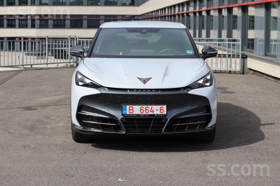 Белый Cupra Tavascan 2025 в Рига, объемом двигателя 0.00 л и пробегом 2 тыс. км за 40980 €, фото 3 на AUTOMOTO.COM.LV