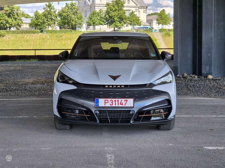 Белый Cupra Tavascan 2025 в Каунас, объемом двигателя 0.00 л и пробегом 400 тыс. км за 35550 €, фото 1 на AUTOMOTO.COM.LV
