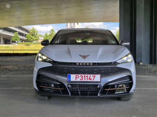 Белый Cupra Tavascan 2025 в Каунас, объемом двигателя 0.00 л и пробегом 400 тыс. км за 35550 €, фото 3 на AUTOMOTO.COM.LV