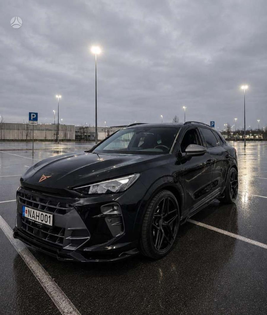Melns Cupra Terramar 2025 Mažeikiai, ar dzinēja tilpumu 1.98 L un nobraukumu 3 tūkst. km par 43900 €, foto 1 vietnē AUTOMOTO.COM.LV