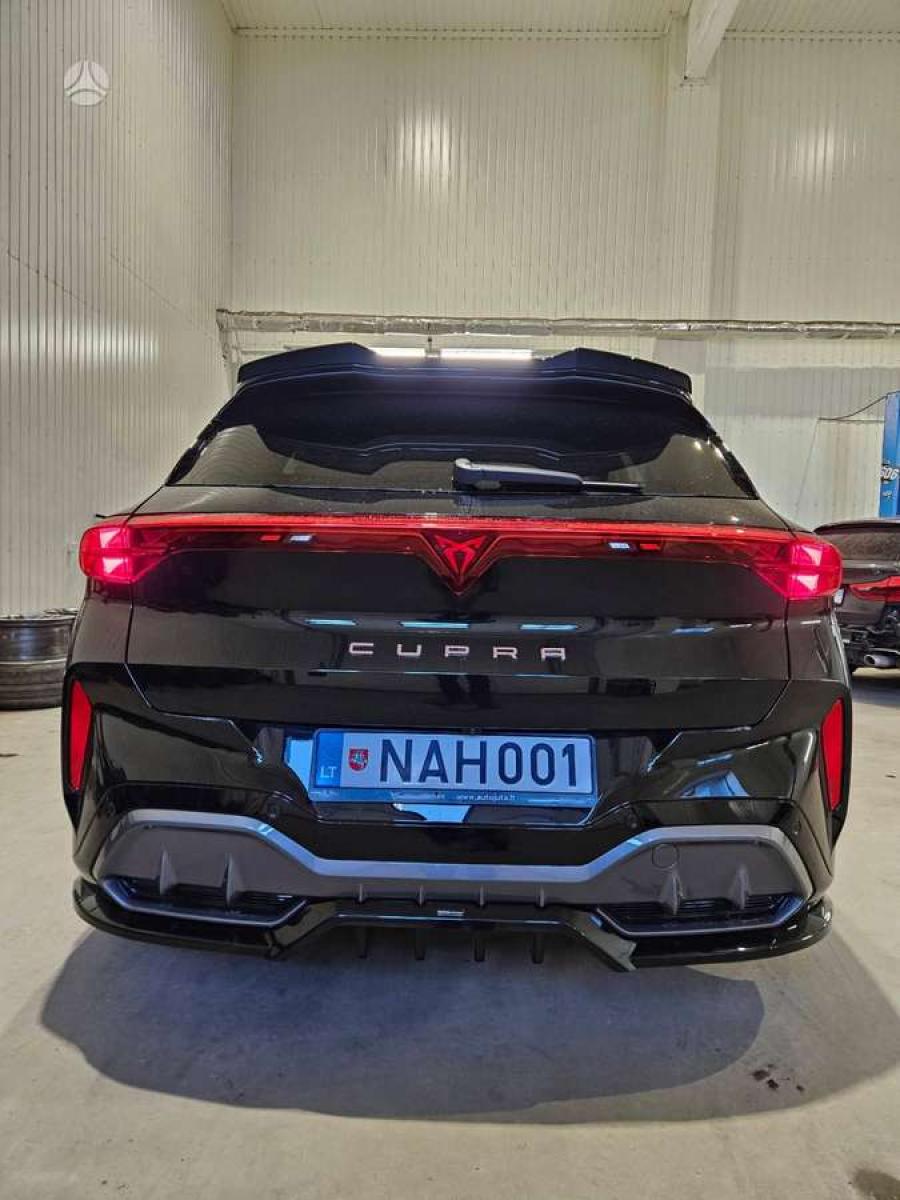 Melns Cupra Terramar 2025 Mažeikiai, ar dzinēja tilpumu 1.98 L un nobraukumu 3 tūkst. km par 43900 €, foto 9 vietnē AUTOMOTO.COM.LV