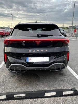 Melns Cupra Terramar 2025 Viļņa, ar dzinēja tilpumu 1.98 L un nobraukumu 12 tūkst. km par 40900 €, foto 9 vietnē AUTOMOTO.COM.LV
