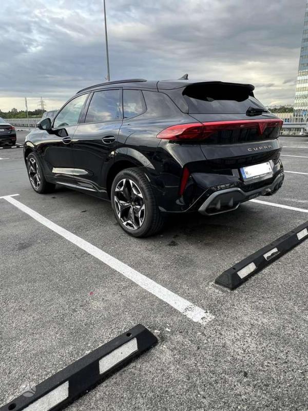 Black Cupra Terramar 2025 in Vilnius, with an engine capacity of 1.98 L and mileage of 12 thousand km for 40900 €, photo 9 on AUTOMOTO.COM.LV
