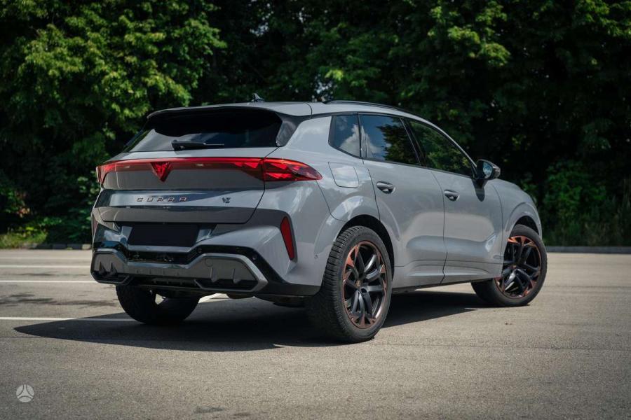 Pelēks Cupra Terramar 2024 Viļņa, ar dzinēja tilpumu 1.50 L un nobraukumu 15 tūkst. km par 34000 €, foto 7 vietnē AUTOMOTO.COM.LV