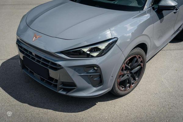 Pelēks Cupra Terramar 2024 Viļņa, ar dzinēja tilpumu 1.50 L un nobraukumu 17 tūkst. km par 33800 €, foto 2 vietnē AUTOMOTO.COM.LV