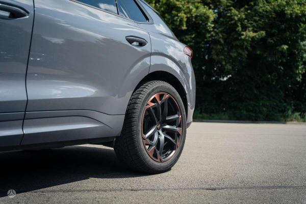 Pelēks Cupra Terramar 2024 Viļņa, ar dzinēja tilpumu 1.50 L un nobraukumu 17 tūkst. km par 33800 €, foto 3 vietnē AUTOMOTO.COM.LV