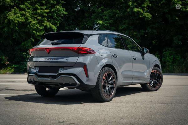 Pelēks Cupra Terramar 2024 Viļņa, ar dzinēja tilpumu 1.50 L un nobraukumu 17 tūkst. km par 33800 €, foto 5 vietnē AUTOMOTO.COM.LV