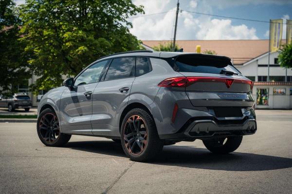 Pelēks Cupra Terramar 2024 Viļņa, ar dzinēja tilpumu 1.50 L un nobraukumu 17 tūkst. km par 33800 €, foto 9 vietnē AUTOMOTO.COM.LV