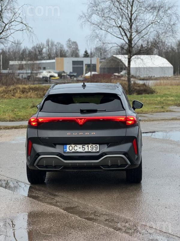 Pelēks Cupra Terramar 2025 Rīga, ar dzinēja tilpumu 2.00 L un nobraukumu 13 tūkst. km par 38500 €, foto 4 vietnē AUTOMOTO.COM.LV