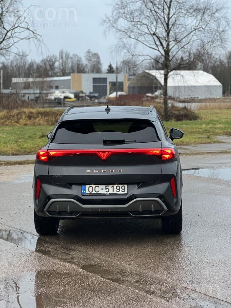 Pelēks Cupra Terramar 2025 Rīga, ar dzinēja tilpumu 2.00 L un nobraukumu 13 tūkst. km par 38500 €, foto 4 vietnē AUTOMOTO.COM.LV