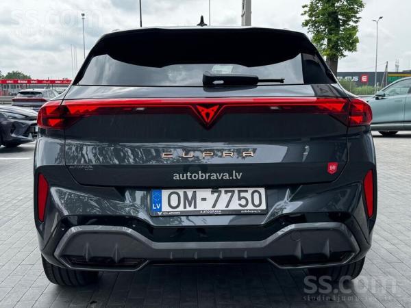 Серый Cupra Terramar 2025 в Рига, объемом двигателя 1.50 л и пробегом 10 тыс. км за 34700 €, фото 4 на AUTOMOTO.COM.LV