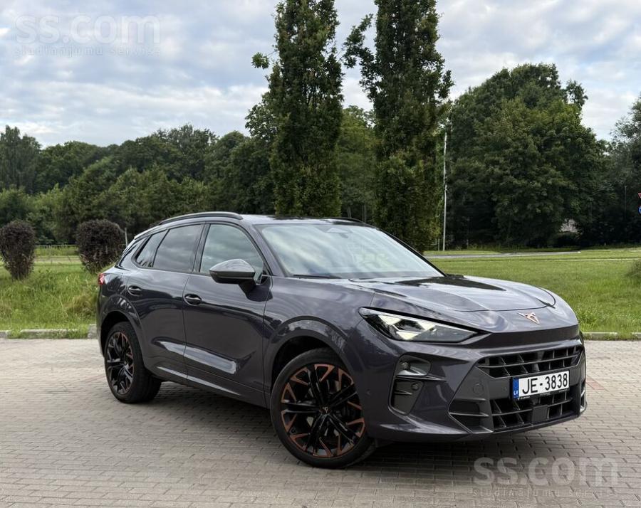 Pelēks Cupra Terramar 2025 Rīga, ar dzinēja tilpumu 1.50 L un nobraukumu 14 tūkst. km par 39900 €, foto 1 vietnē AUTOMOTO.COM.LV