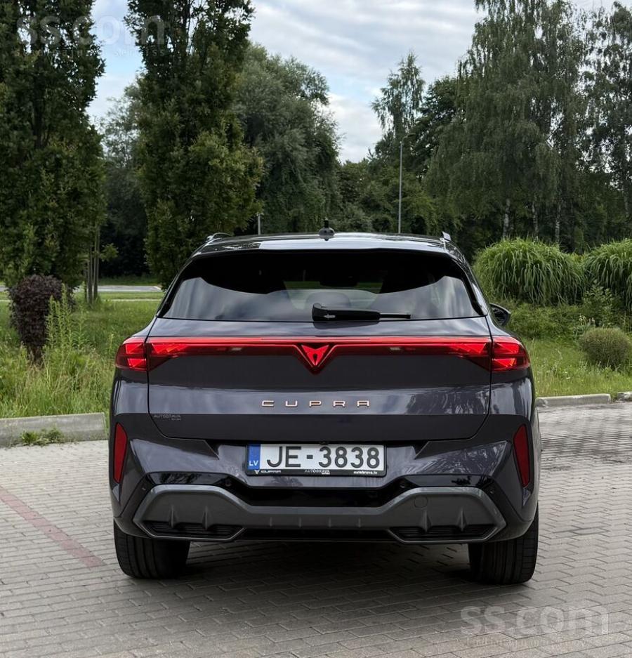 Pelēks Cupra Terramar 2025 Rīga, ar dzinēja tilpumu 1.50 L un nobraukumu 14 tūkst. km par 39900 €, foto 4 vietnē AUTOMOTO.COM.LV