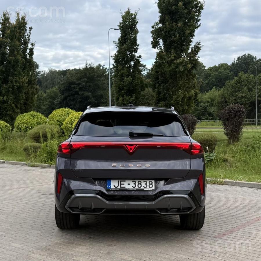 Pelēks Cupra Terramar 2025 Rīga, ar dzinēja tilpumu 1.50 L un nobraukumu 14 tūkst. km par 39900 €, foto 6 vietnē AUTOMOTO.COM.LV