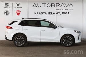 White Cupra Terramar 2025 in Riga, with an engine capacity of 2.00 L and mileage of 17 thousand km for 39990 €, photo 6 on AUTOMOTO.COM.LV