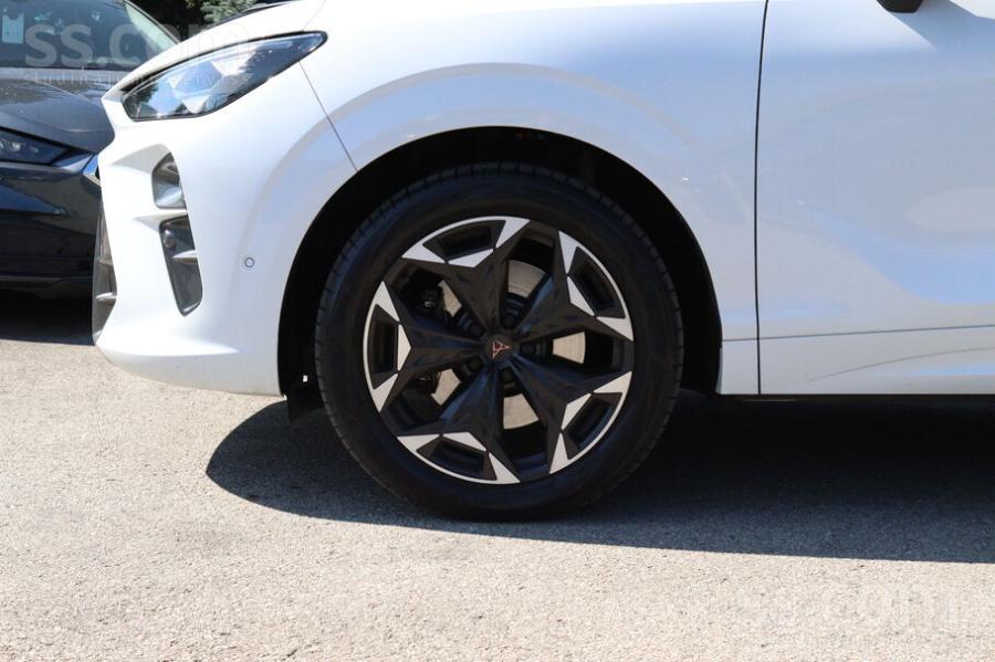 White Cupra Terramar 2025 in Riga, with an engine capacity of 2.00 L and mileage of 17 thousand km for 39990 €, photo 36 on AUTOMOTO.COM.LV