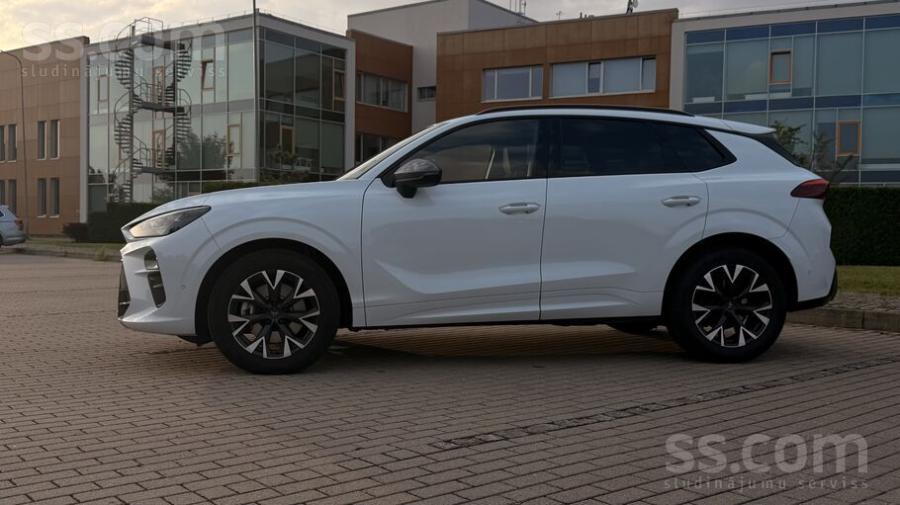 Белый Cupra Terramar 2025 в Рига, объемом двигателя 2.00 л и пробегом 11 тыс. км за 34900 €, фото 4 на AUTOMOTO.COM.LV
