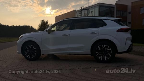 White Cupra Terramar 2025 in Riga, with an engine capacity of 2.00 L and mileage of 10 thousand km for 34900 €, photo 5 on AUTOMOTO.COM.LV